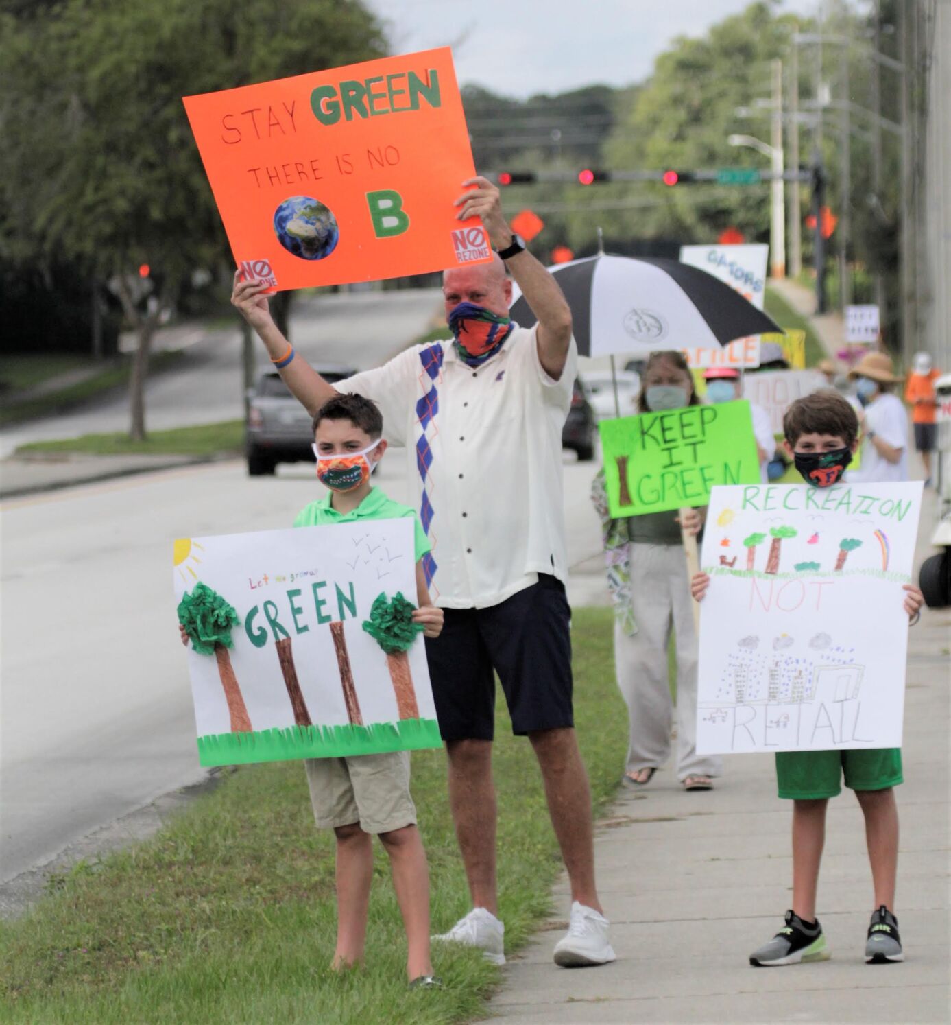 Junior golfers join other protesters at West End Golf Course property ...