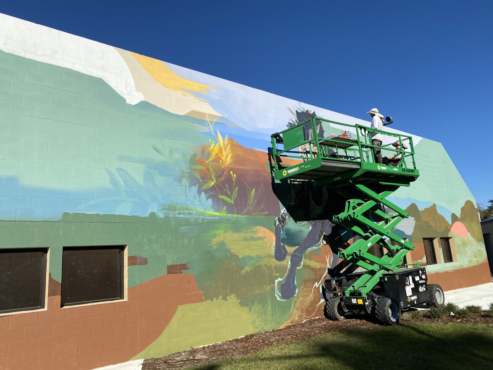 World-famous artist completes mural at Gainesville park