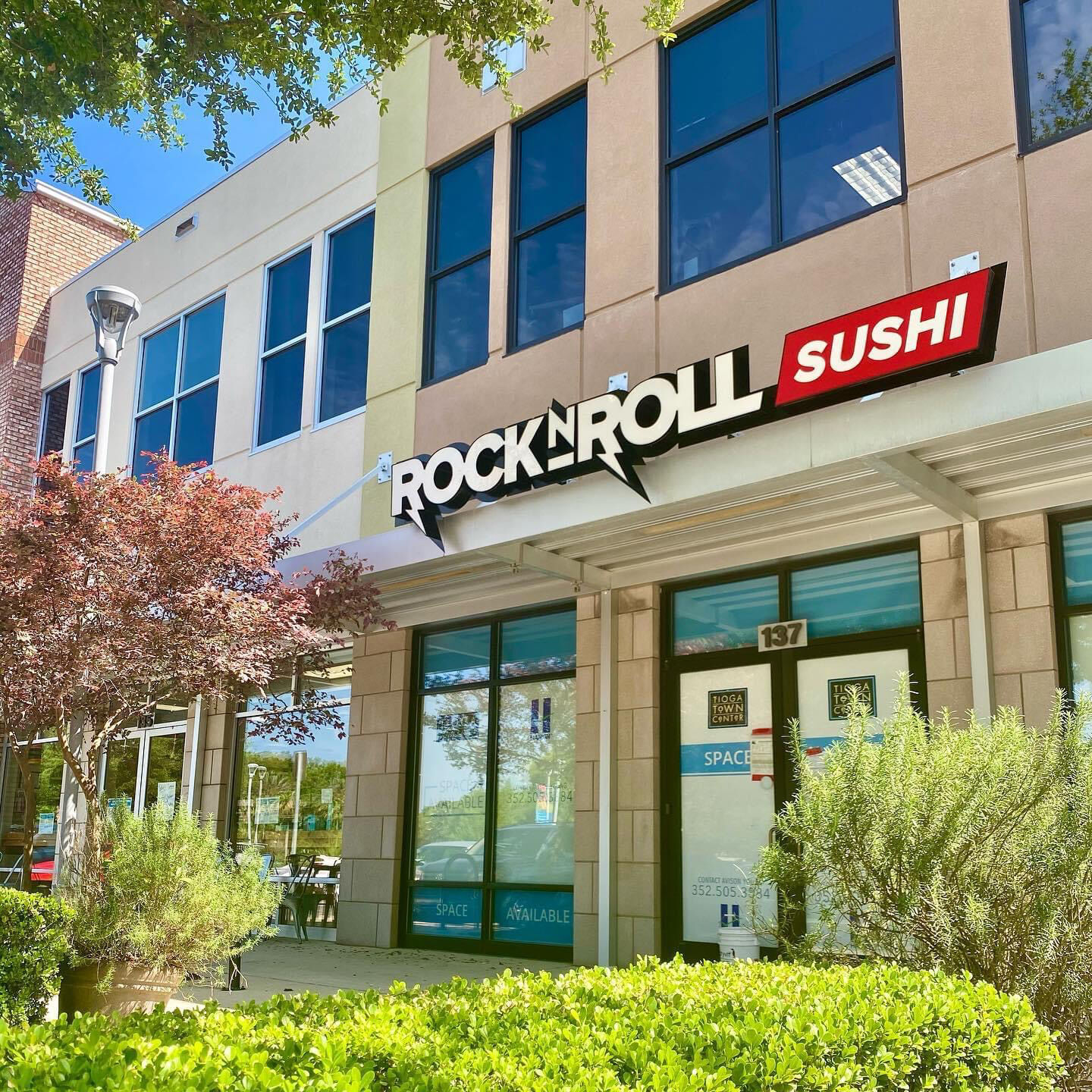 Rock N' Roll Sushi signs go up at Tioga