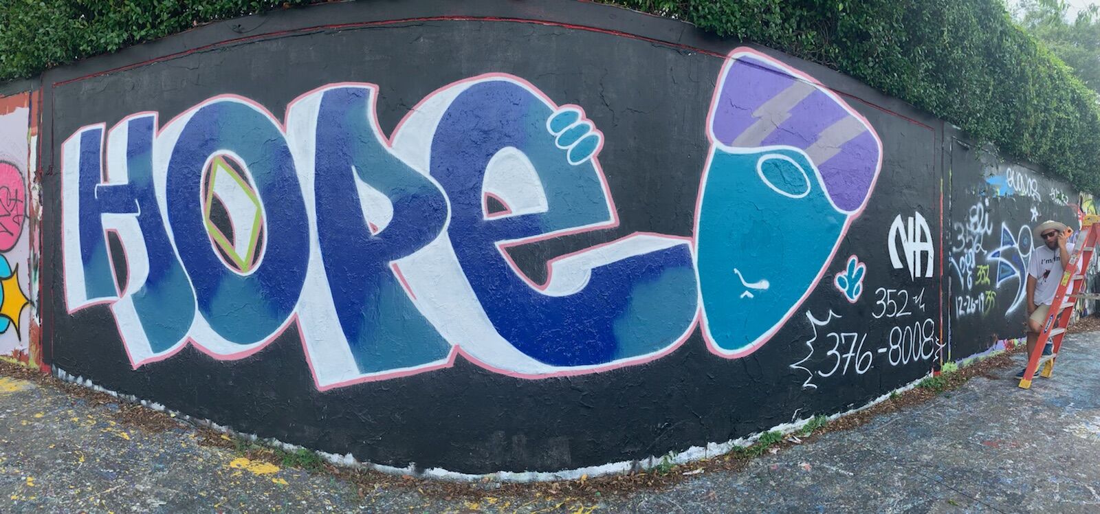 Addicts paint hope wall in Gainesville