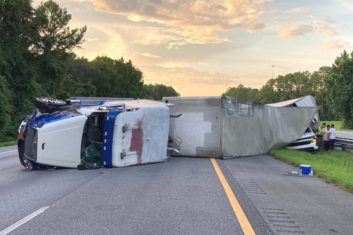 3-vehicle I-75 accident injures 6
