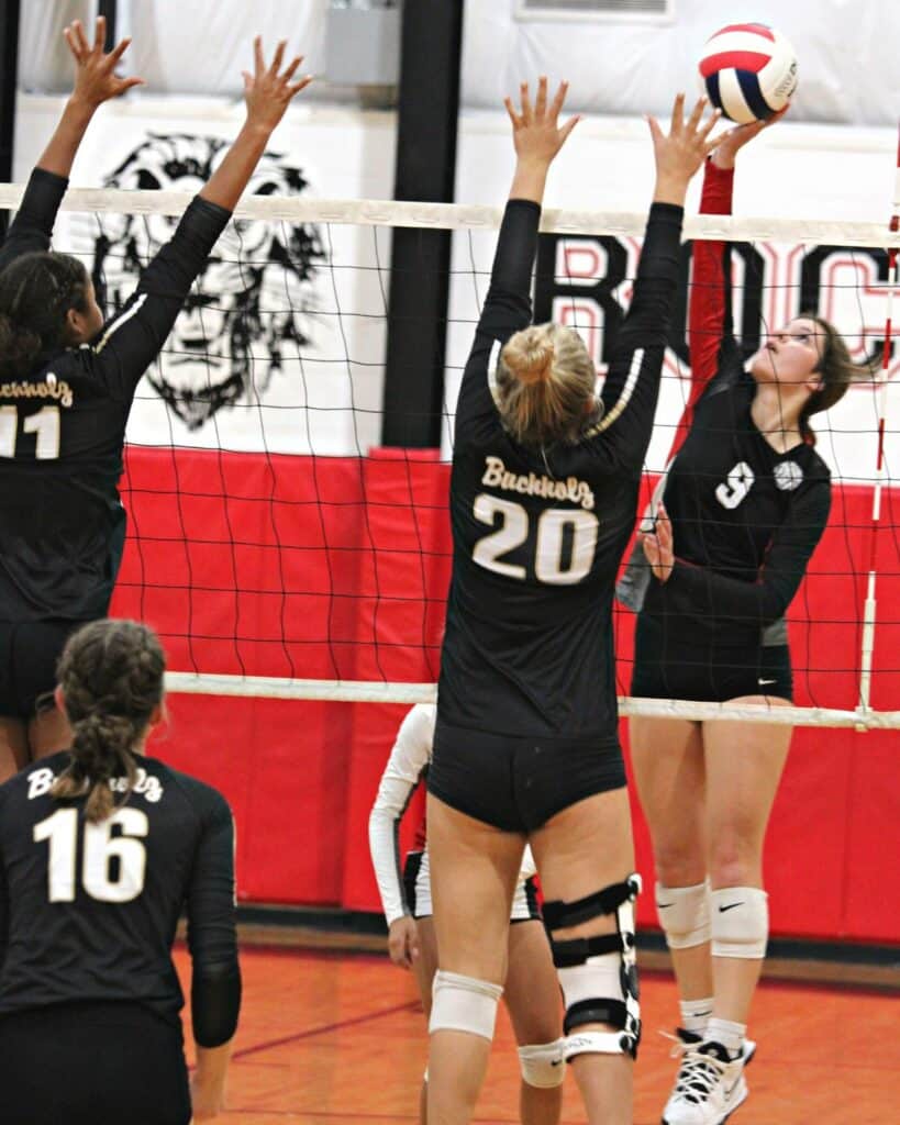 Buchholz edges The Rock in five sets