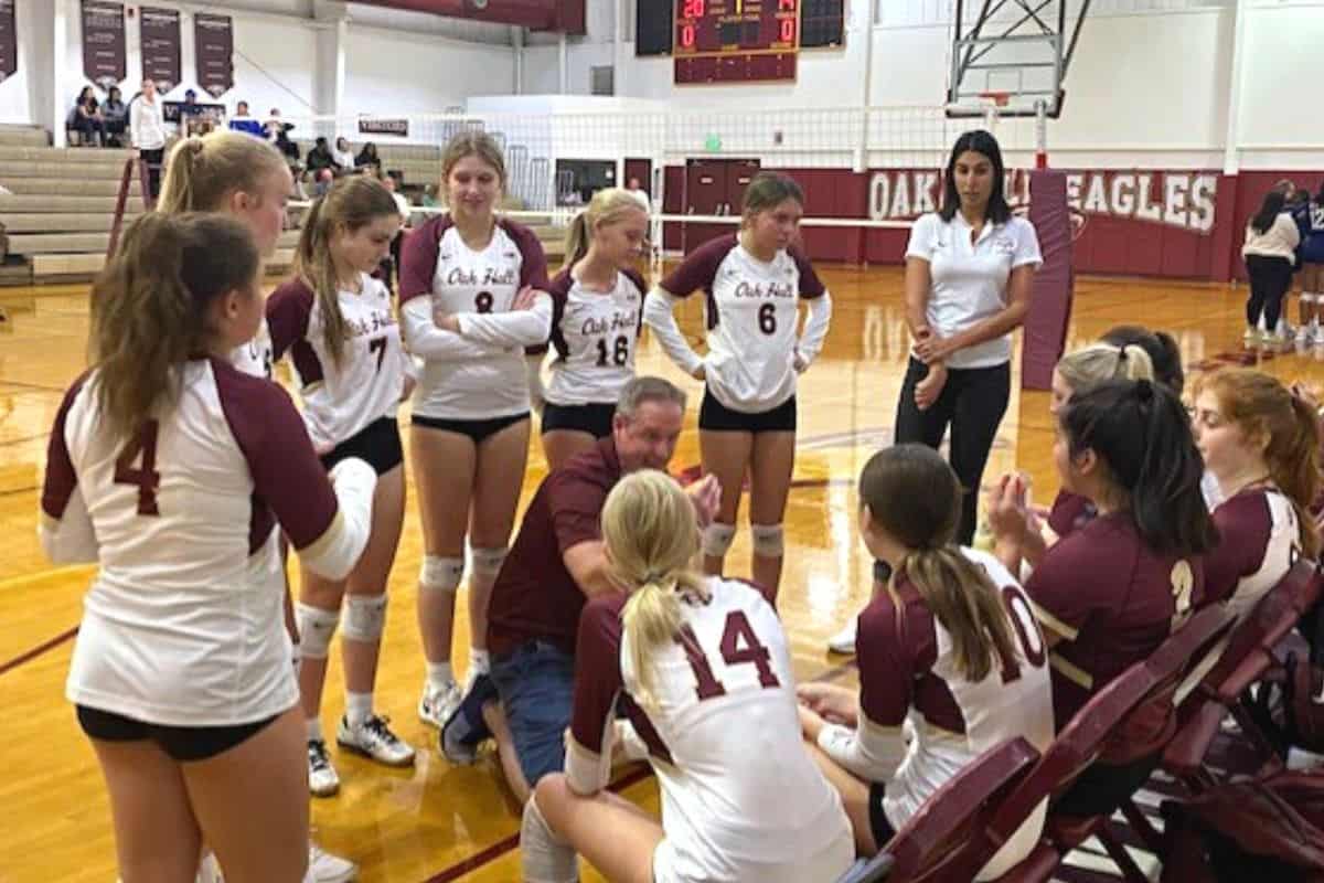 Oak Hall sweeps quarterfinals match