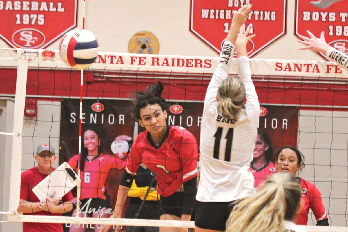 Santa Fe advances to state semifinals