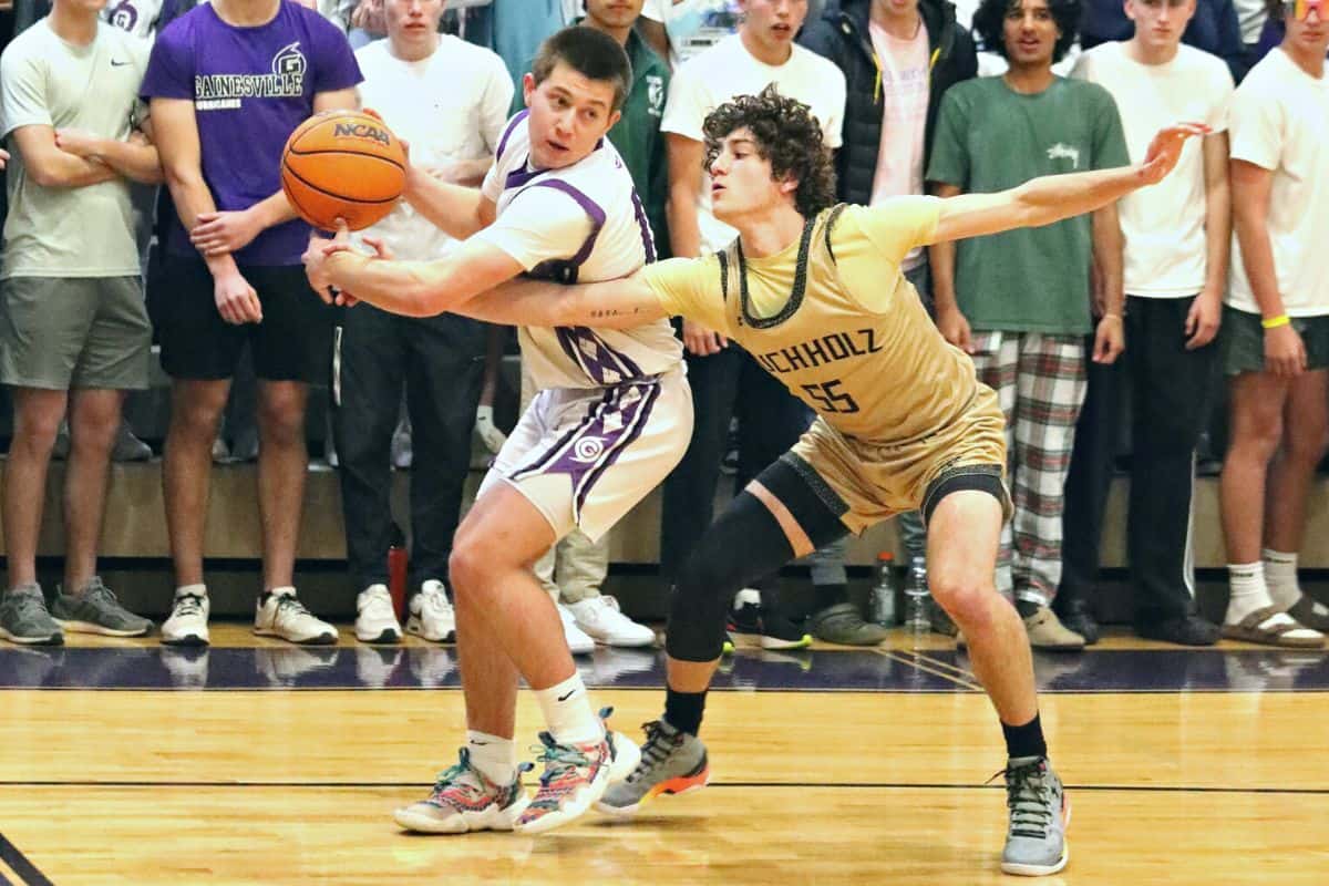 Gainesville rolls to another city win