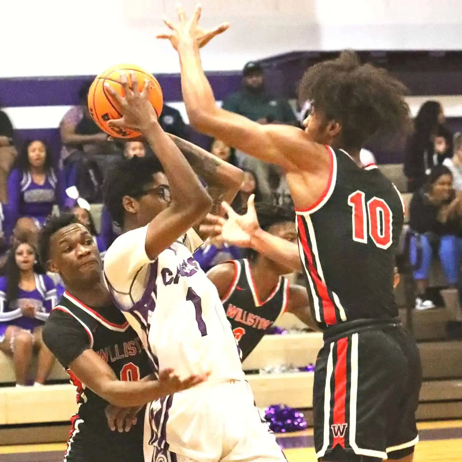 Williston stuns GHS, sweeps series