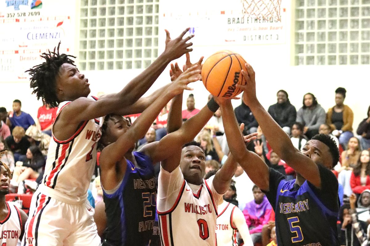 Williston earns split with Newberry