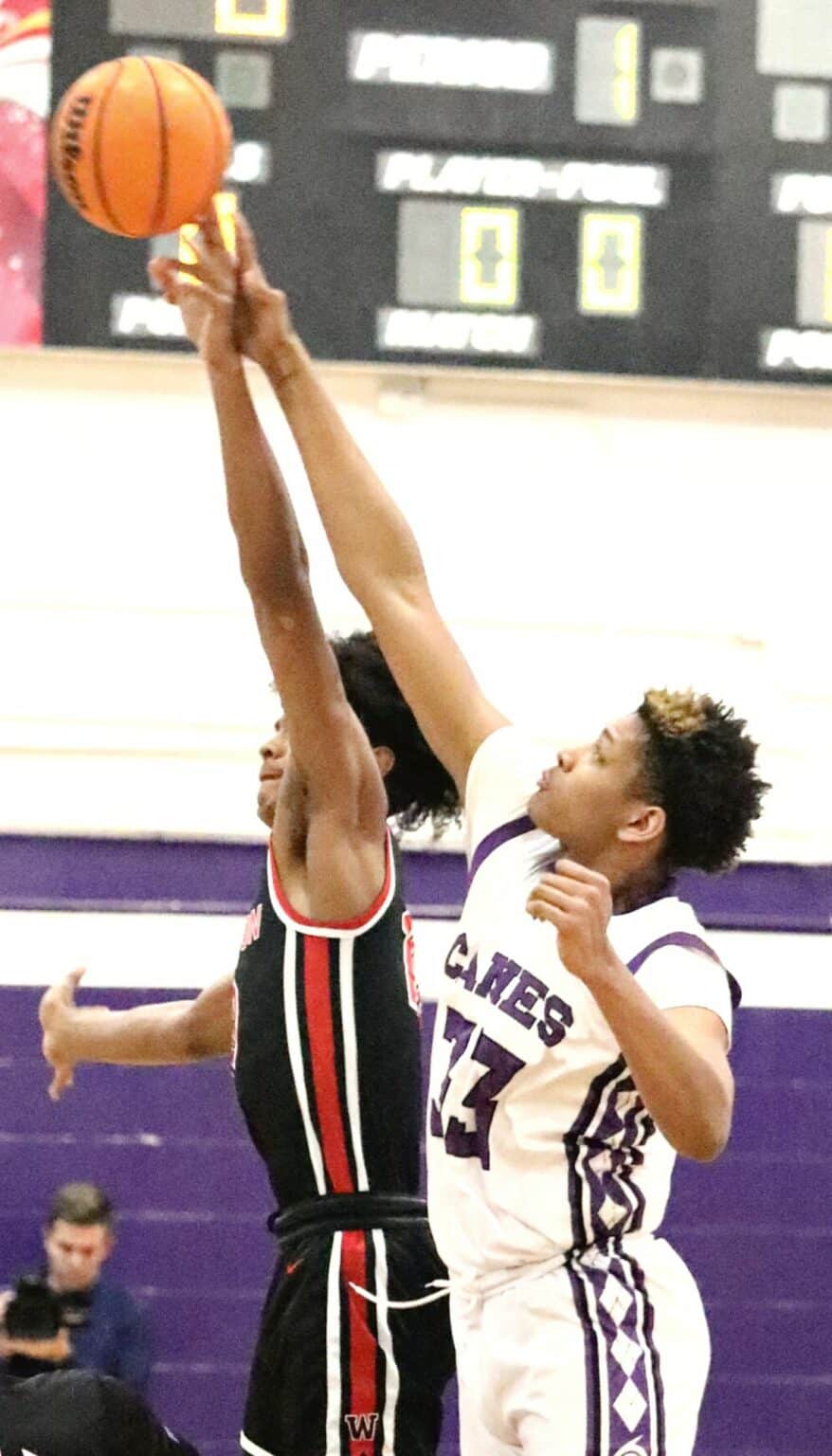 Williston stuns GHS, sweeps series