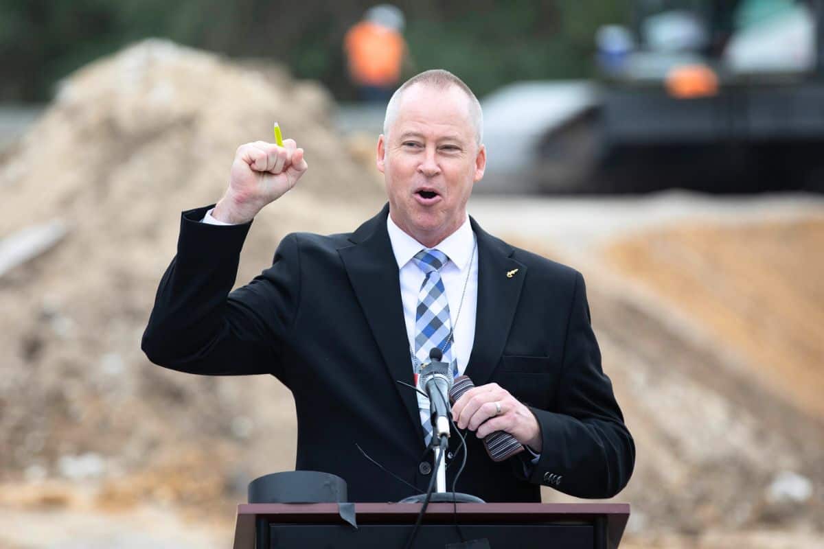 SBAC keeps interim superintendent amid mixed marks