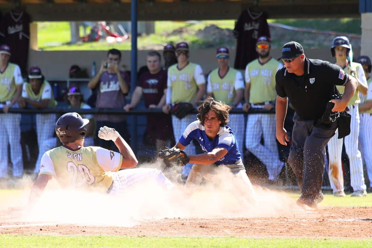 Oak Hall, Columbia win district titles