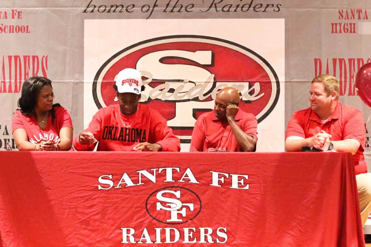 Santa Fe high jumper signs with Oklahoma