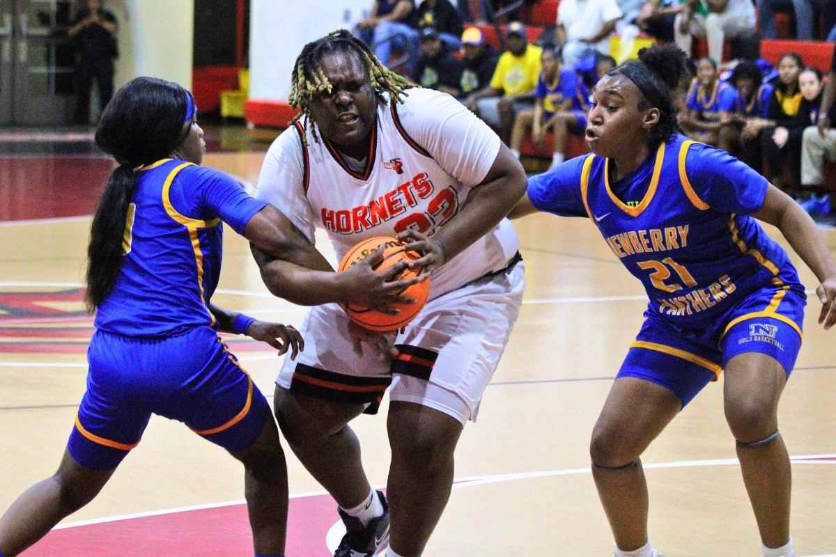 Hawthorne tops Newberry to take district crown