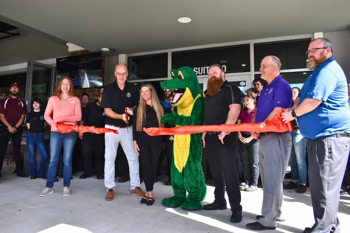 Gator’s Dockside opens in Jonesville