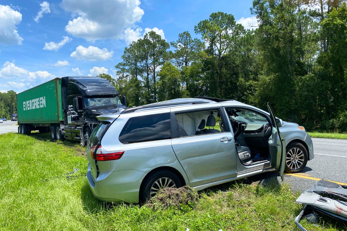 Semi vs. minivan collision U.S. 301 kills 2