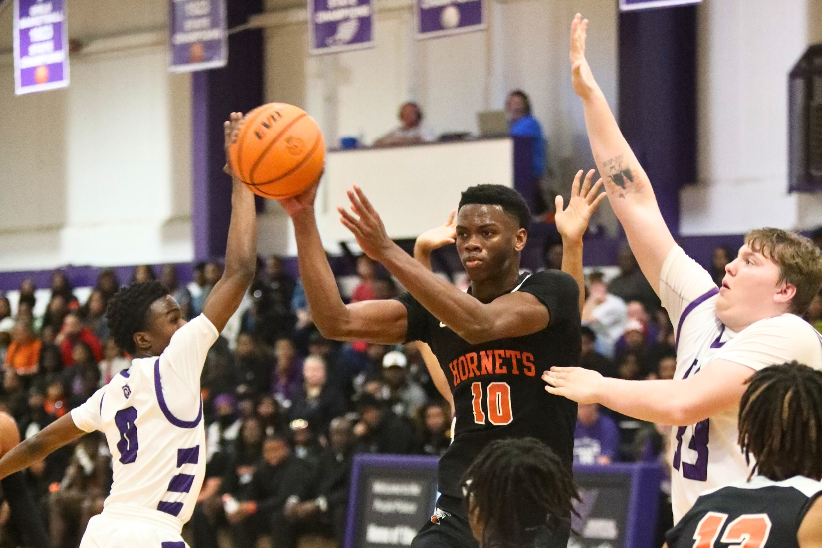 C.J. Ingram commits to the Gators