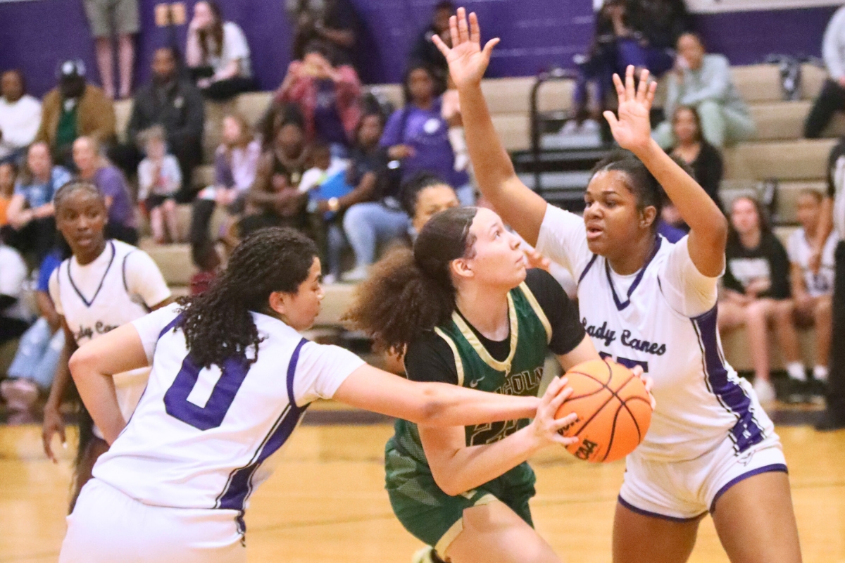 GHS turns up defense, routs Lincoln to advance