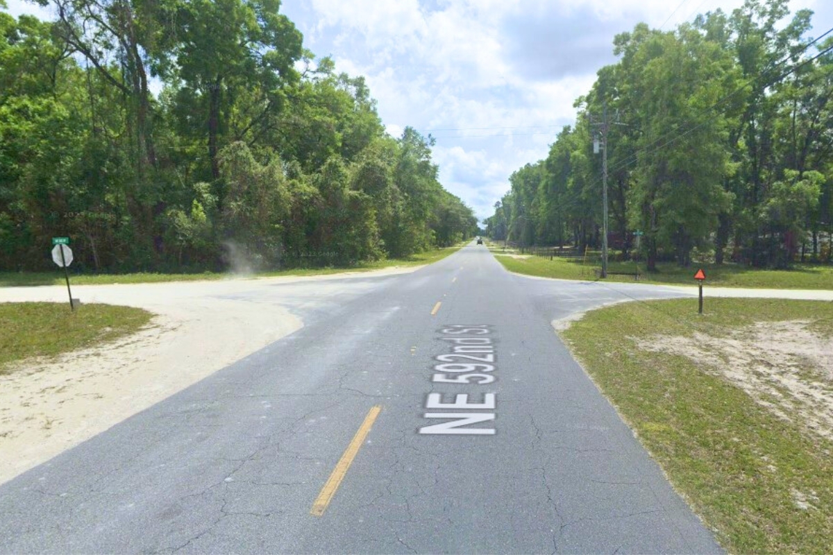 2-vehicle head-on crash kills 2, injures 1 in Dixie County