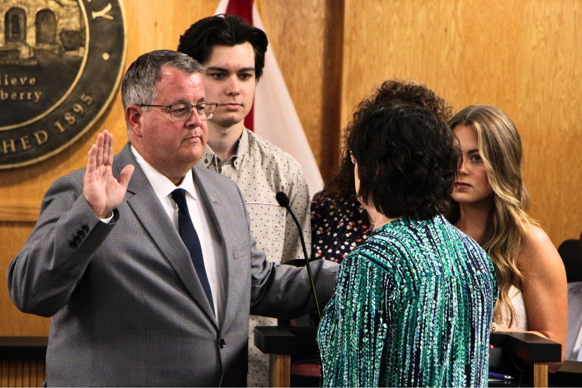 Newberry City Commission swears in new mayor, commissioners