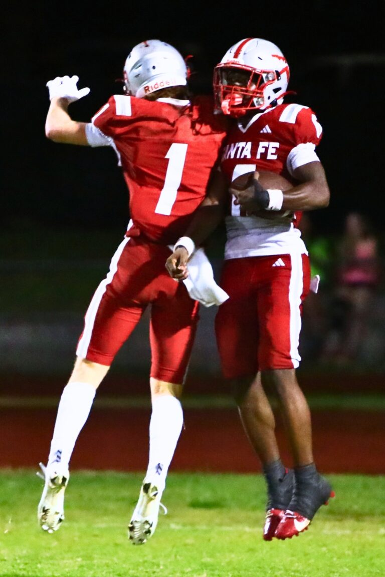 Santa Fe drops first game of season to University Christian