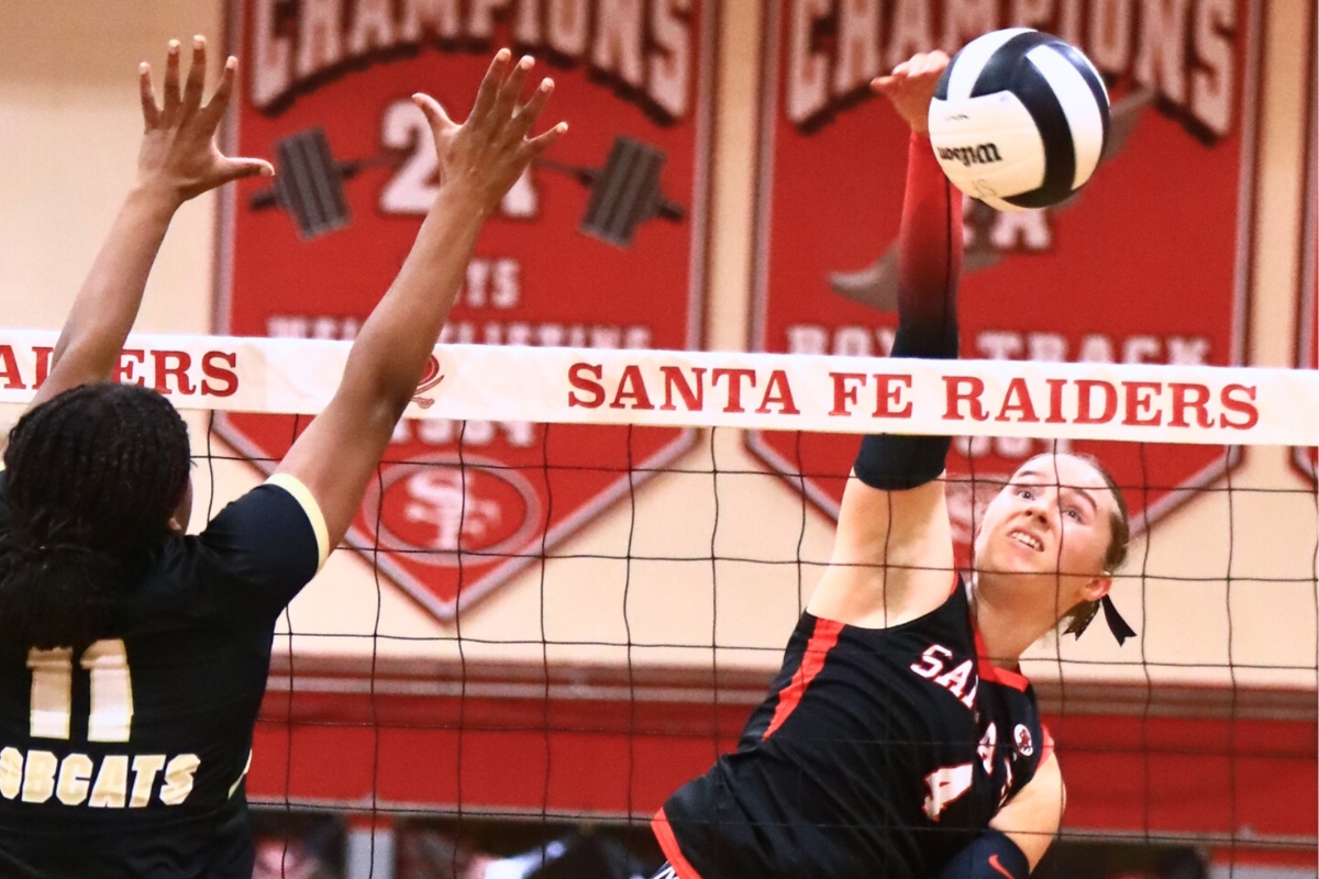 Santa Fe sweeps way to Class 4A region final