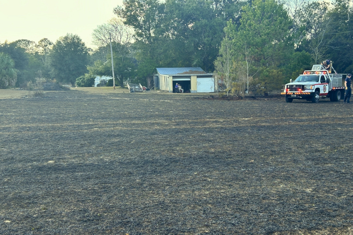 Brush fire north of Newberry threatens 3 homes